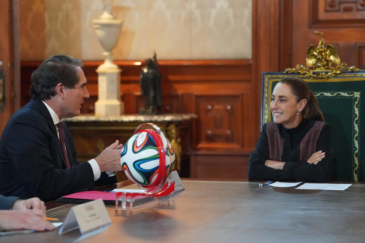 En reunión con la presidenta Sheinbaum el director de Coca Cola anuncia ...